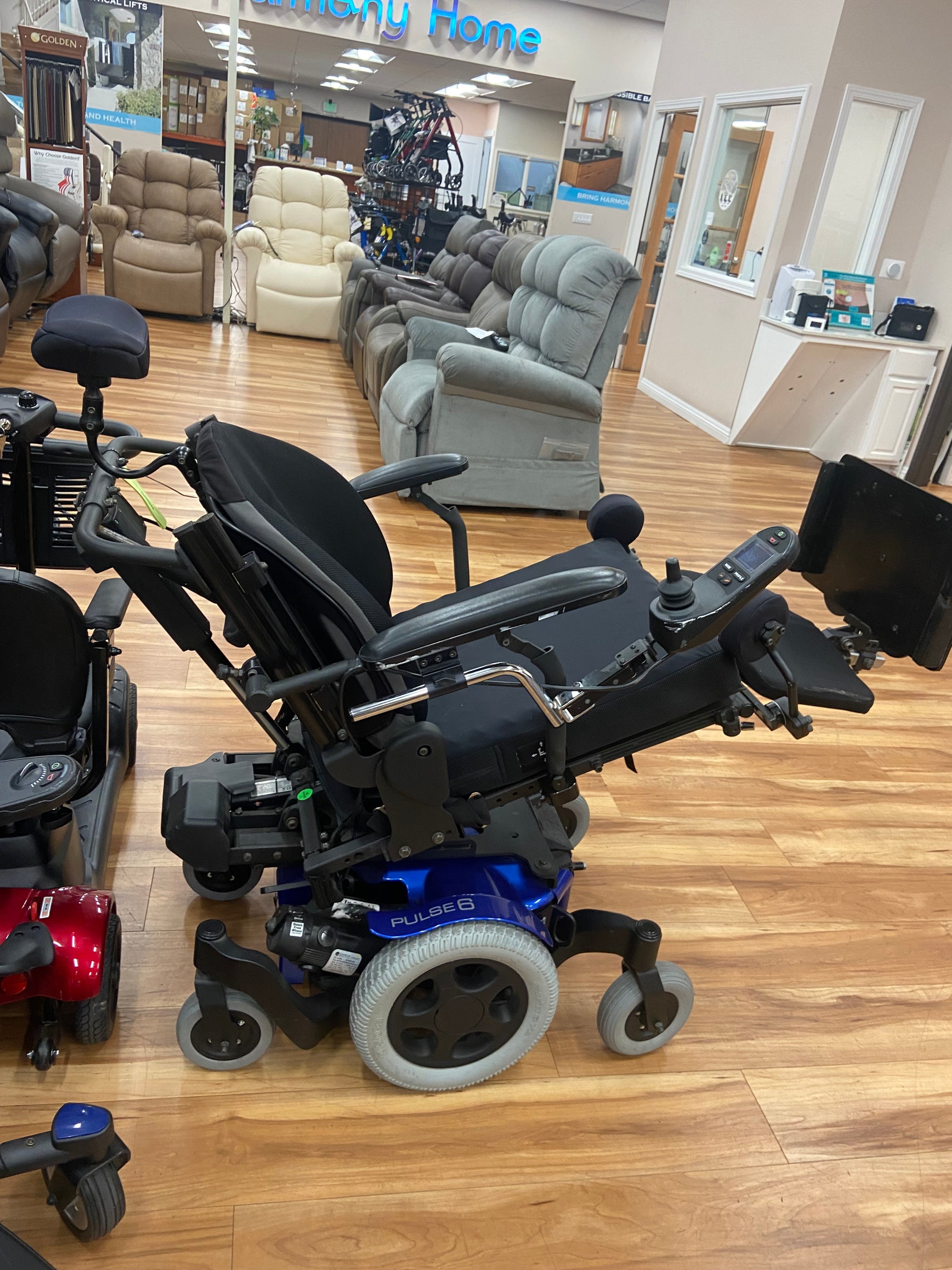 Quickie Pulse 6 Wheelchair (Used)